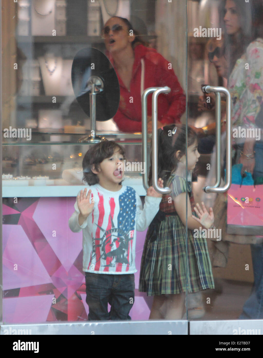 Emme und maximilian anthony -Fotos und -Bildmaterial in hoher Auflösung ...