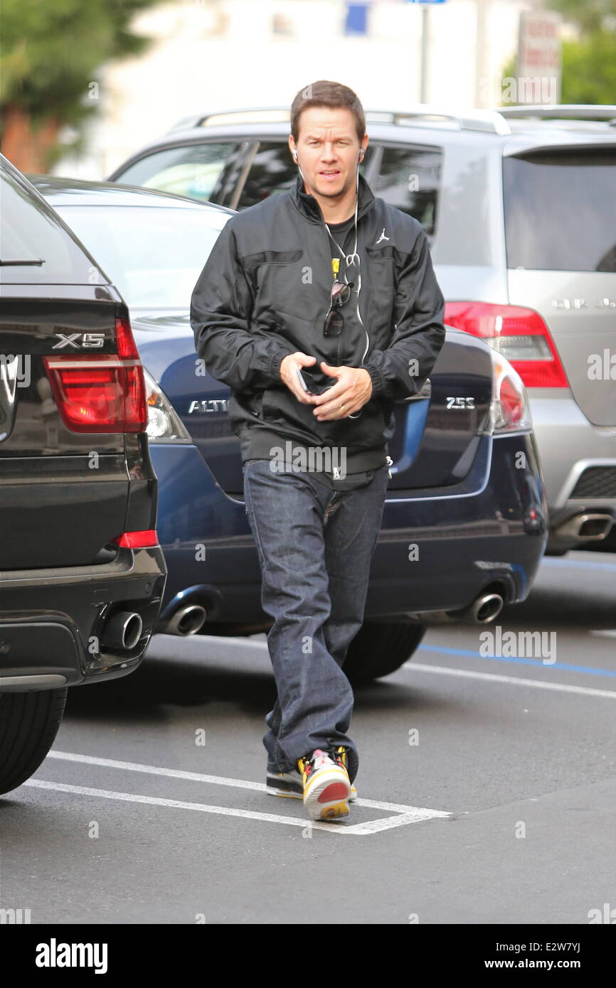 Mark Wahlberg in Ralphs Supermarkt mit zwei Freunden gesehen mit: Mark ...