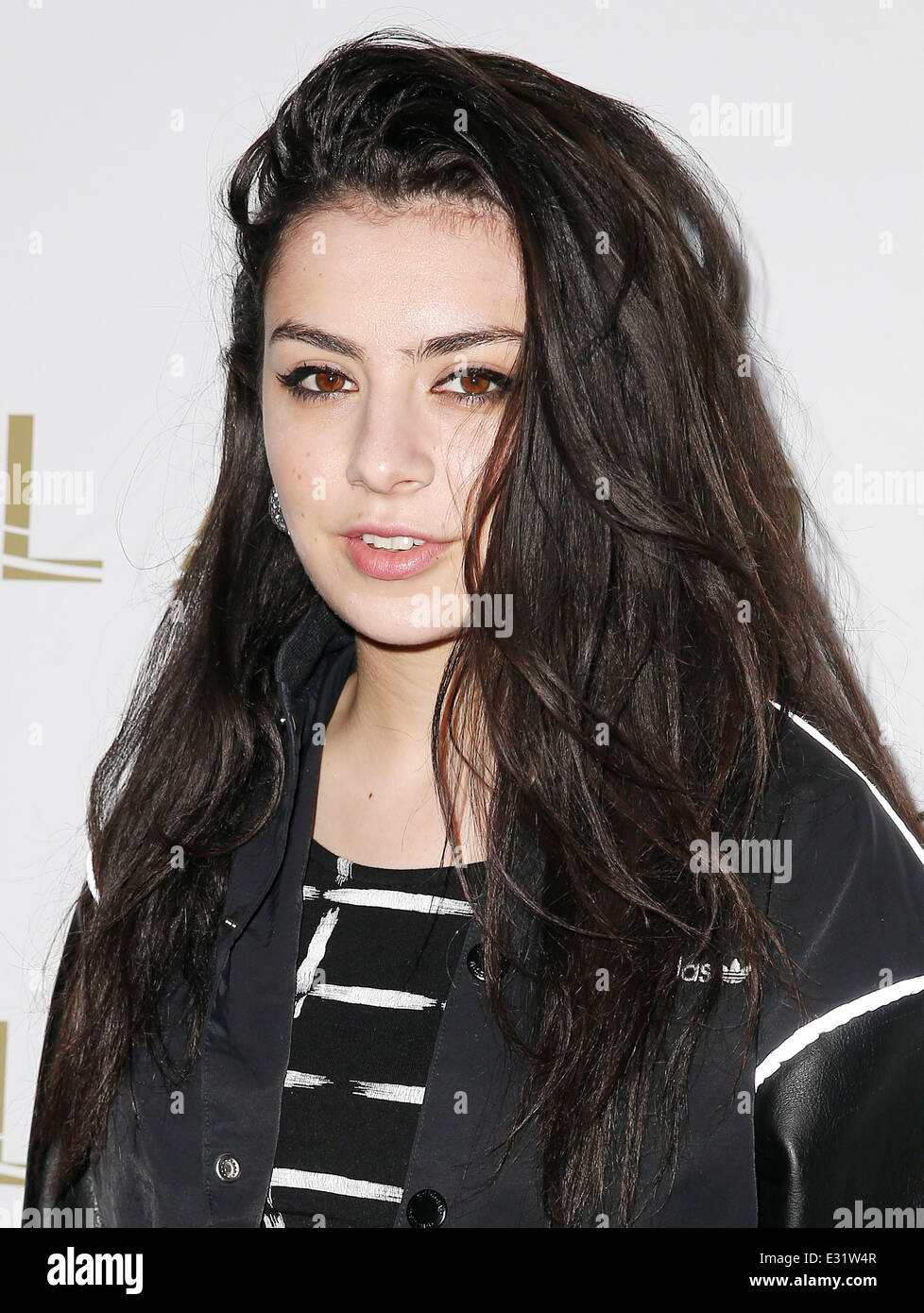 Charli XCX im Lavo Nachtclub mit: Charlotte Aitchison, Charli XCX wo ...