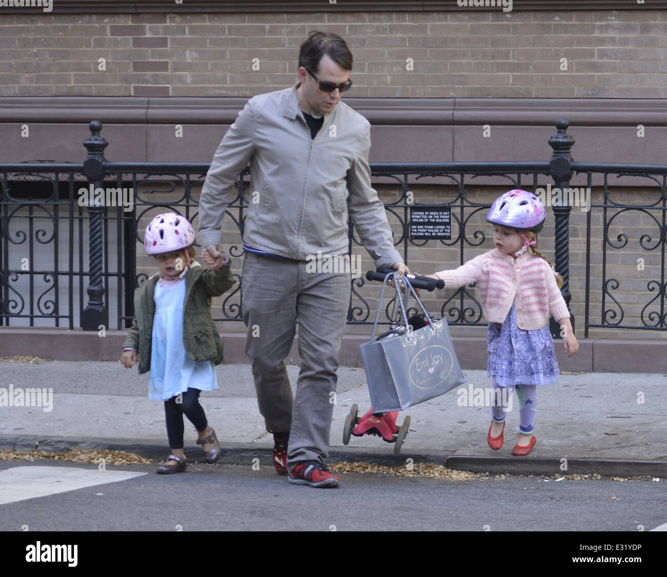 Matthew Broderick nimmt seine Kinder zur Schule West Village mit ...
