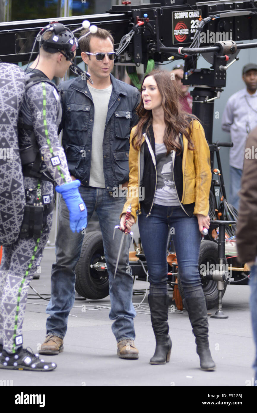 Megan Fox am Set von "Teenage Mutant Ninja Turtles" Times Square mit ...