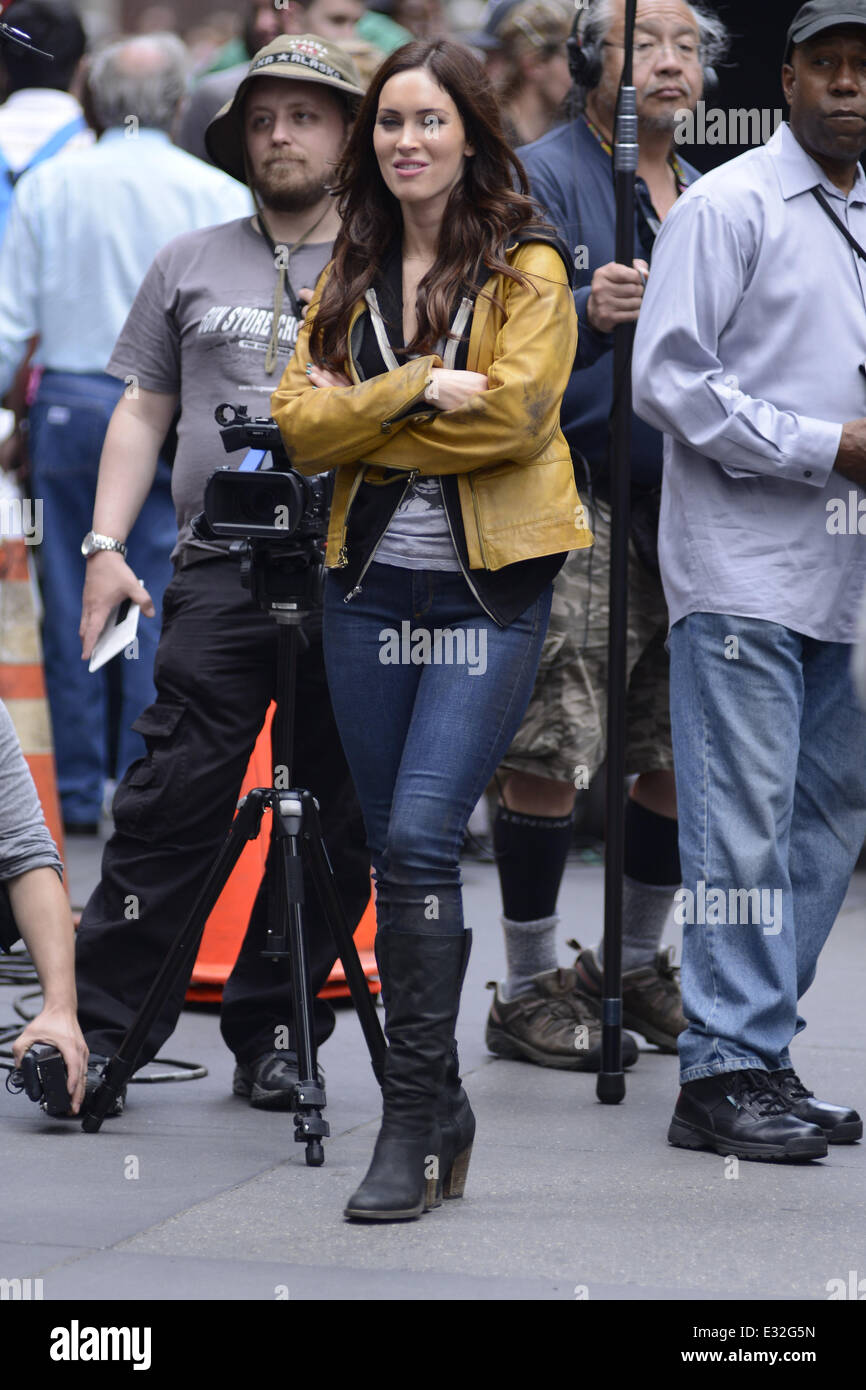 Megan Fox am Set von "Teenage Mutant Ninja Turtles" Times Square mit ...