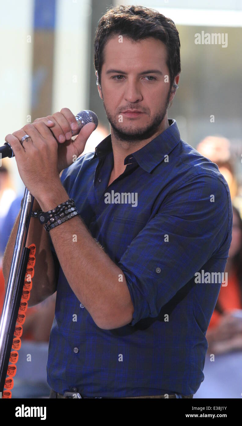 Luke Bryan führt auf dem "Heute"-Show als Bestandteil ihrer NBC-Toyota ...