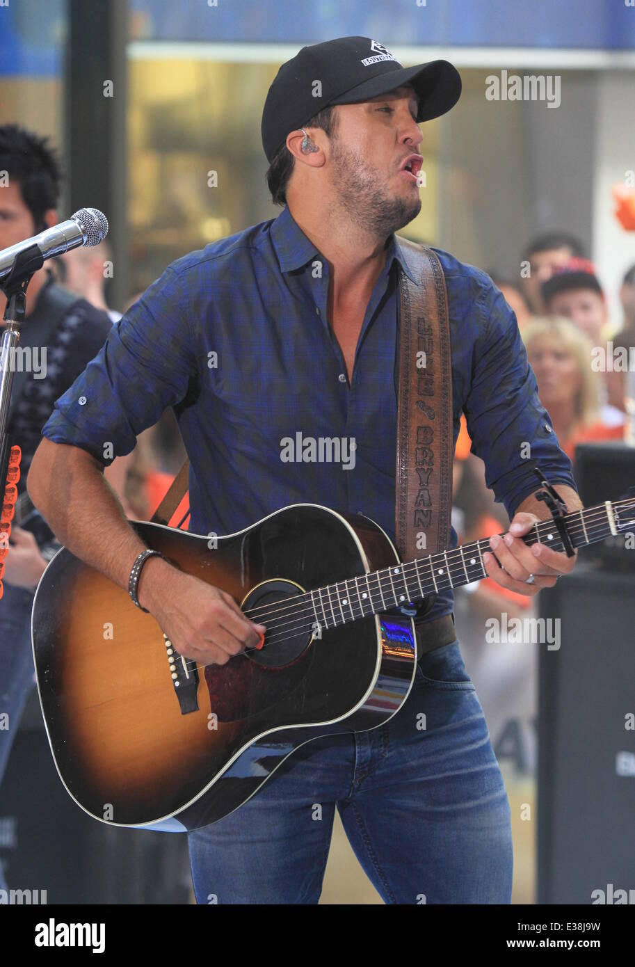 Luke Bryan führt auf dem "Heute"-Show als Bestandteil ihrer NBC-Toyota ...