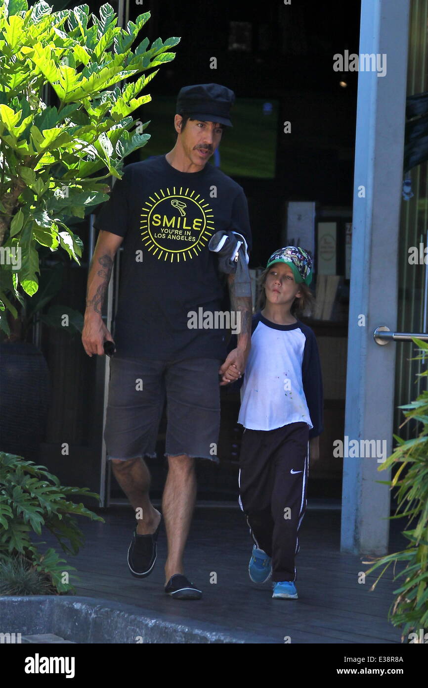 Anthony Kiedis seinem Sohn Everly Bear Klasse Malibu mit malen: Anthony ...