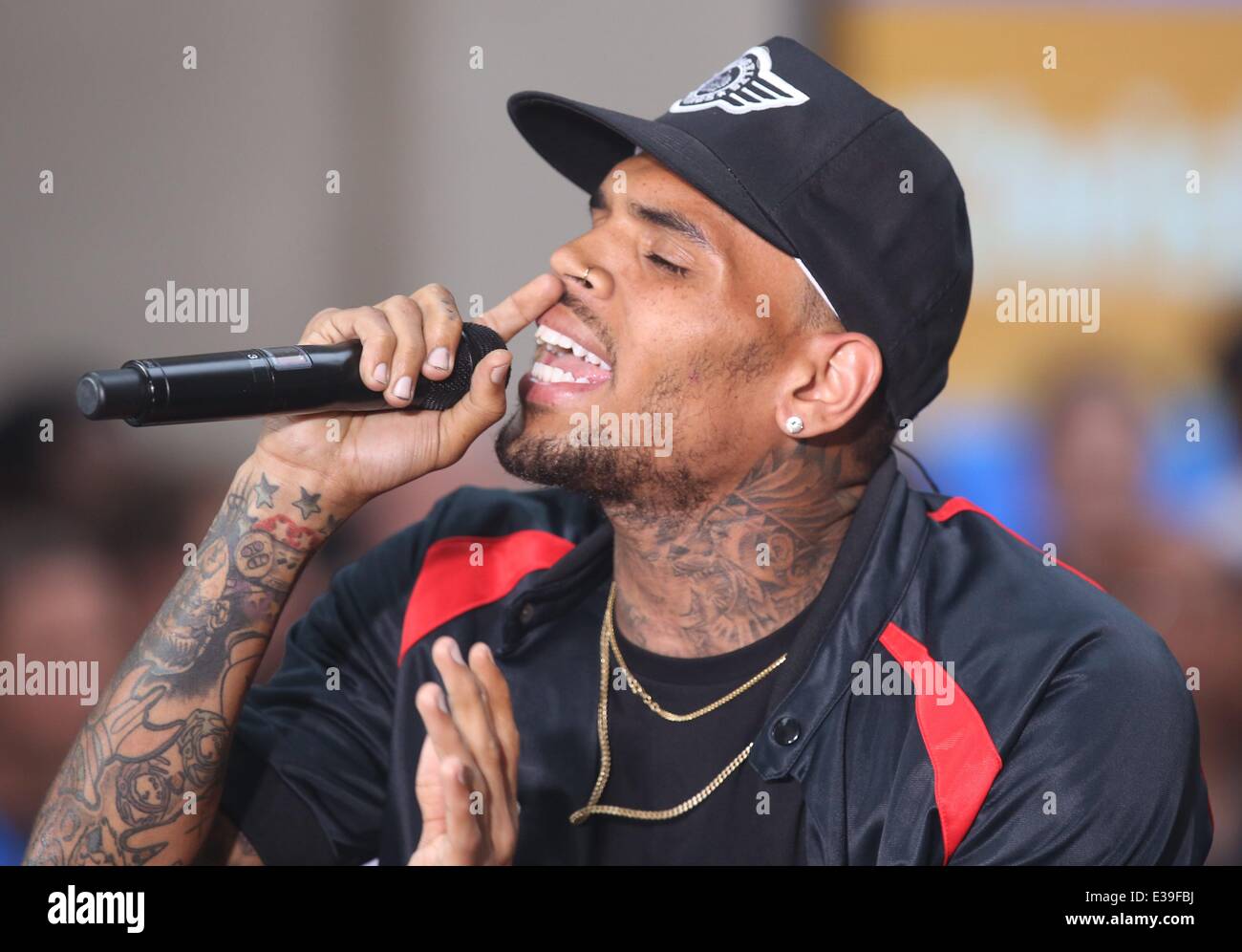Chris Brown führt auf dem "Heute"-Show als Bestandteil ihrer NBC-Toyota ...