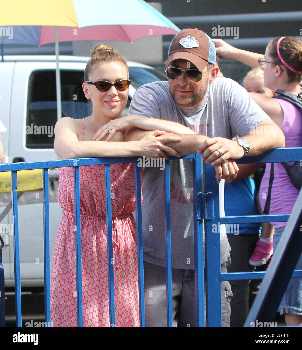 Schauspielerin Alyssa Milano, mit Mann, David Bugliari und Sohn Milo ...