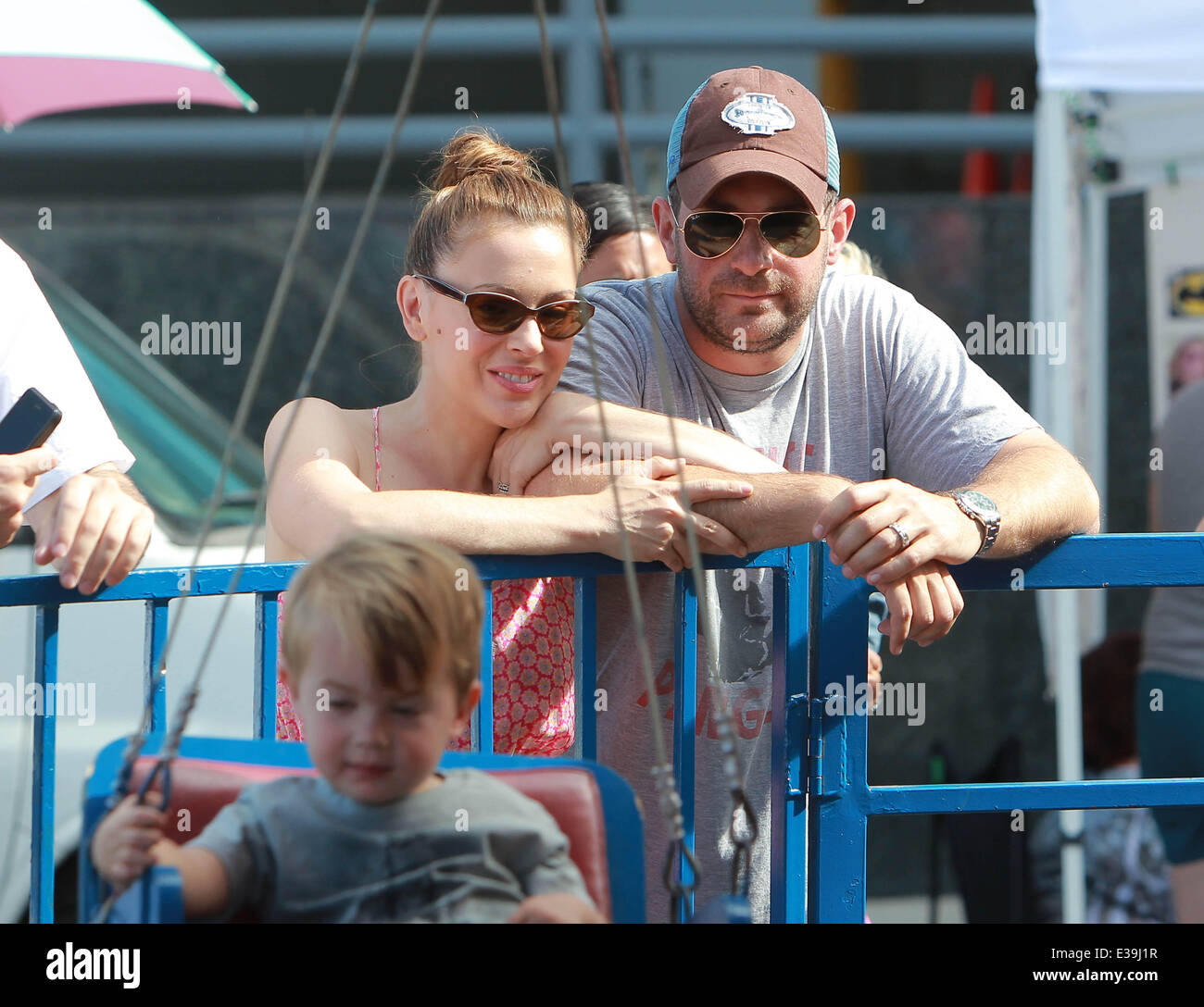 Schauspielerin alyssa milano mit ehemann -Fotos und -Bildmaterial in ...