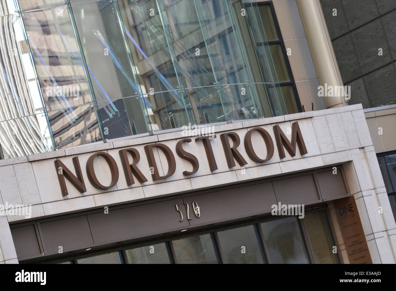 Nordstrom logo -Fotos und -Bildmaterial in hoher Auflösung – Alamy