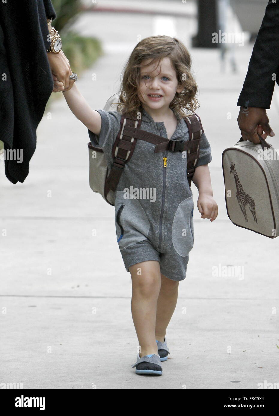Rachel Zoe tragen flared Jeans, unterwegs mit ihrem Sohn Skyler West ...