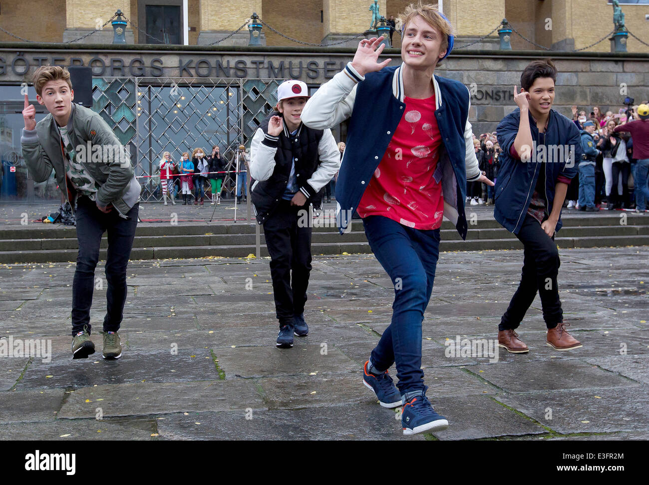 Swedish boy band fooo perform -Fotos und -Bildmaterial in hoher ...