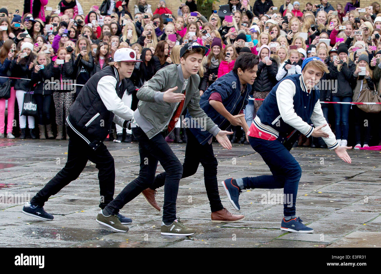 Swedish boy band fooo perform -Fotos und -Bildmaterial in hoher ...