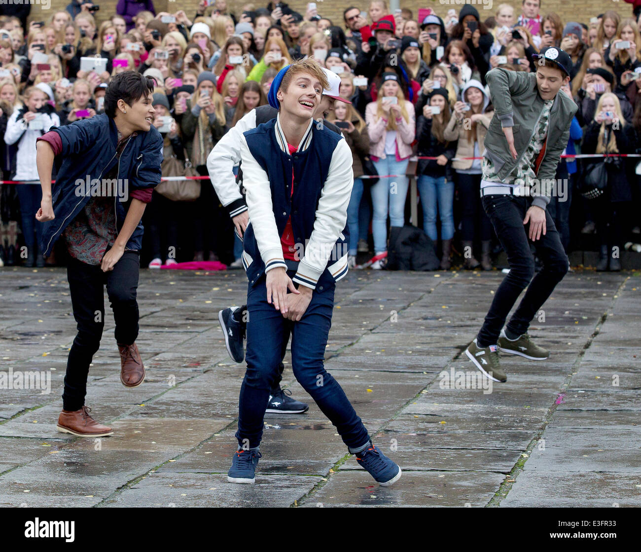 Swedish boy band fooo perform -Fotos und -Bildmaterial in hoher ...