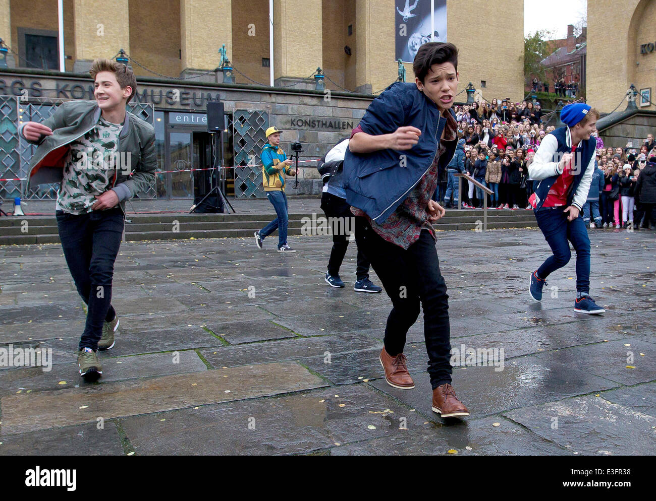 Swedish boy band fooo perform -Fotos und -Bildmaterial in hoher ...