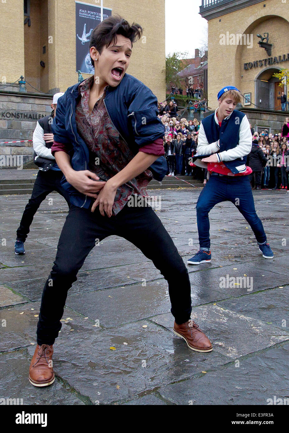 Swedish boy band fooo perform -Fotos und -Bildmaterial in hoher ...