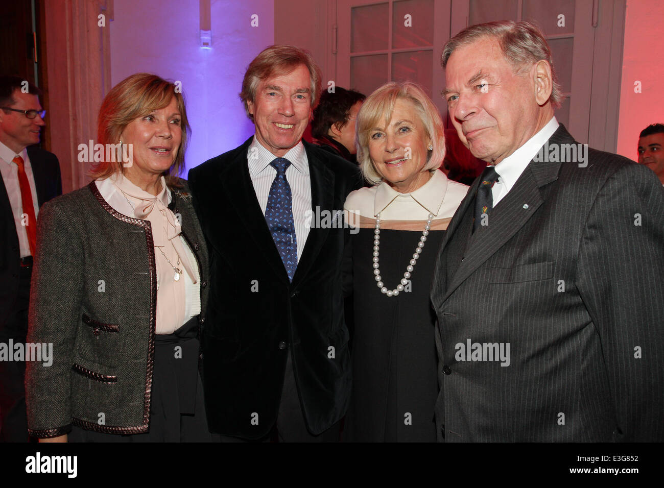 Bayerischer Stifterpreis Award an das Schloss Nymphenburg mit: Fuerstin ...