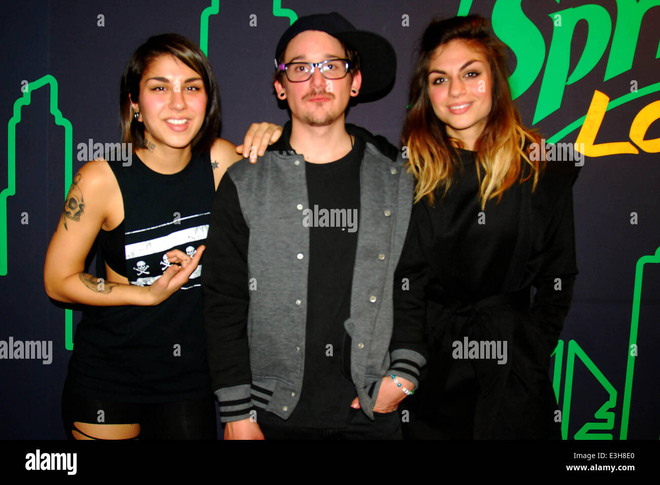 Kris kuss -Fotos und -Bildmaterial in hoher Auflösung – Alamy