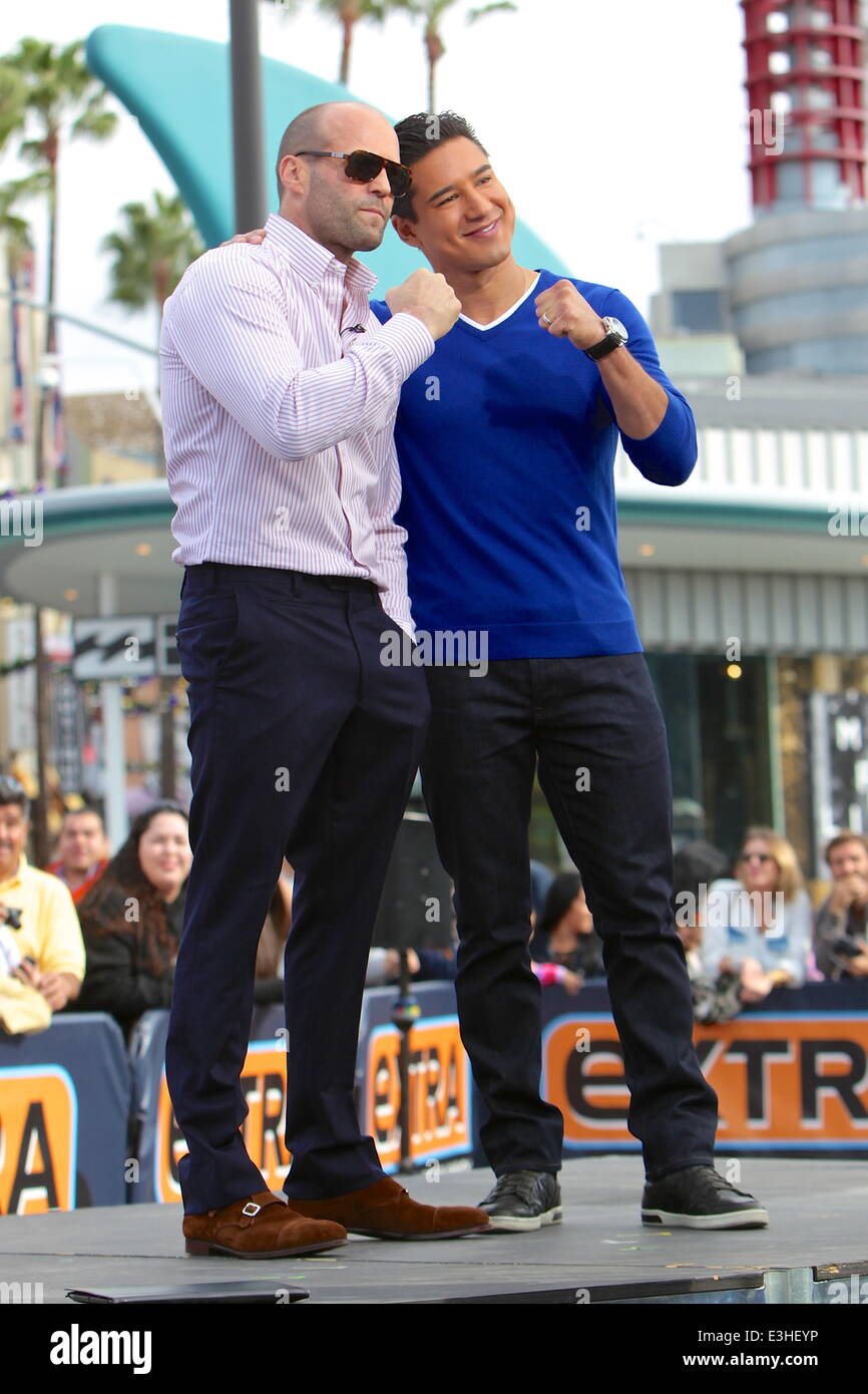 Jason Statham gesehen in den Universal Studios, wo er von Mario Lopez ...