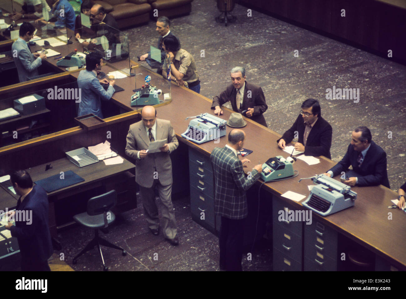 Bank aus den 70ern -Fotos und -Bildmaterial in hoher Auflösung – Alamy
