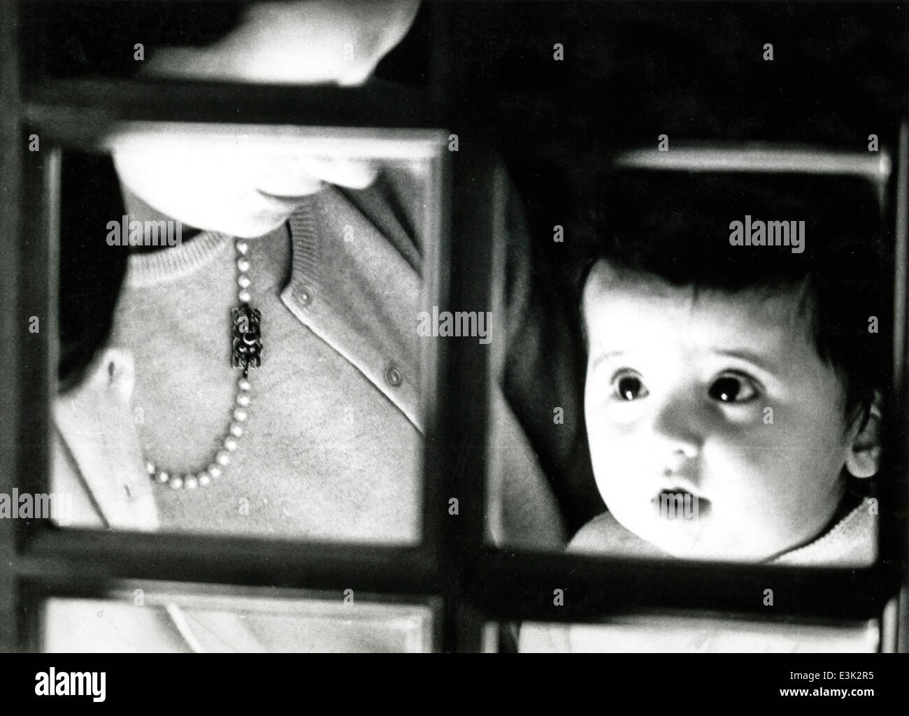 1960er mutter mit ihrem kleinen jungen -Fotos und -Bildmaterial in ...