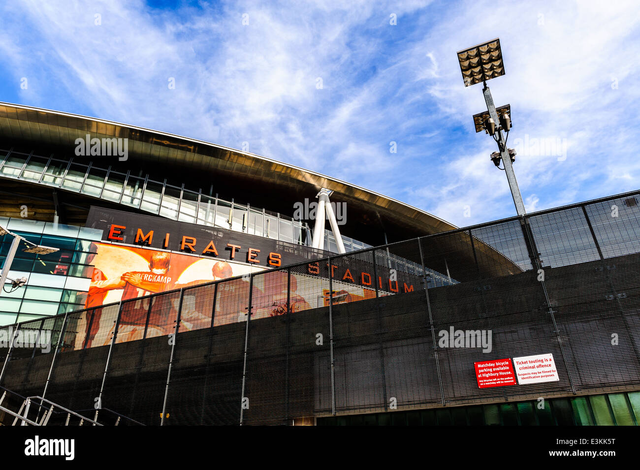 Emirates stadium logo -Fotos und -Bildmaterial in hoher Auflösung – Alamy
