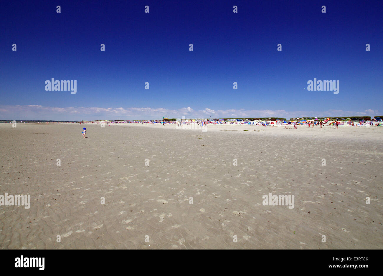 Sonnige tage strandurlaub -Fotos und -Bildmaterial in hoher Auflösung ...