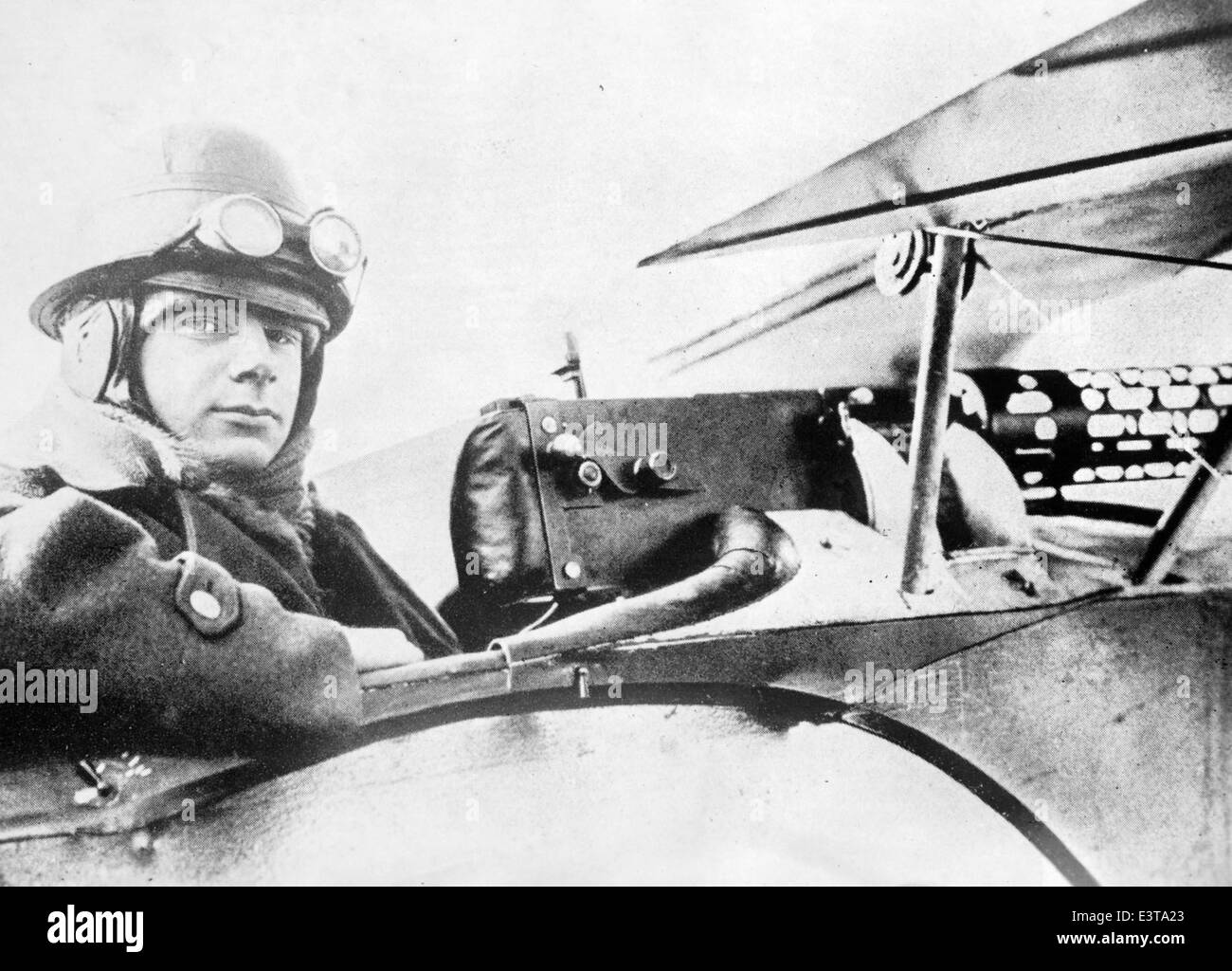 Ernst udet with his plane -Fotos und -Bildmaterial in hoher Auflösung ...
