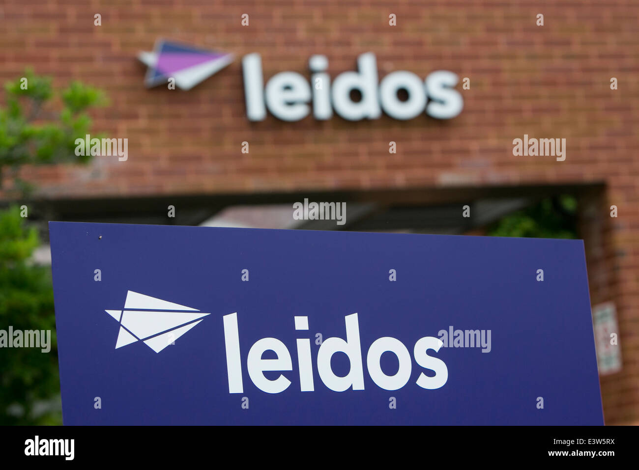 Ein Bürogebäude von Rüstungsunternehmen Leidos in Columbia, Maryland ...