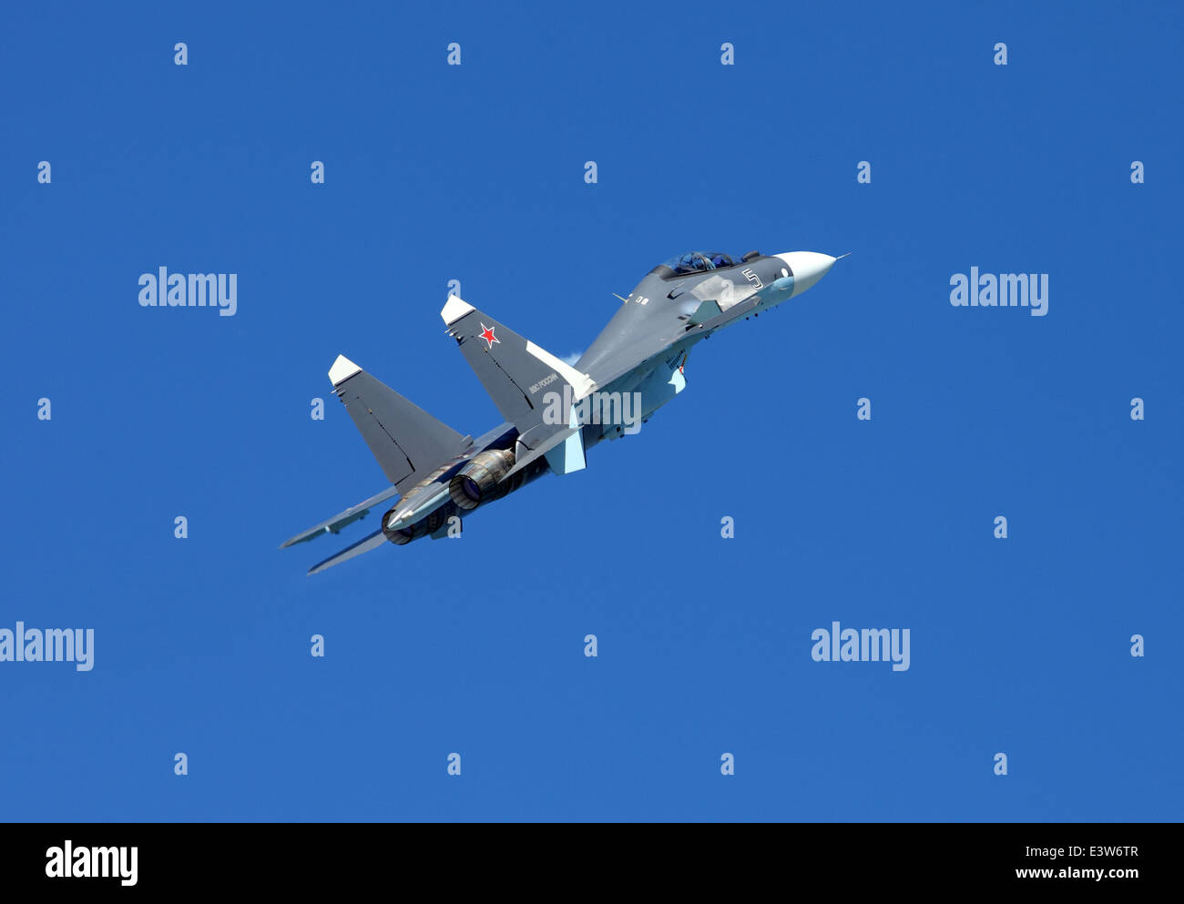 Sukhoi su 37 -Fotos und -Bildmaterial in hoher Auflösung – Alamy