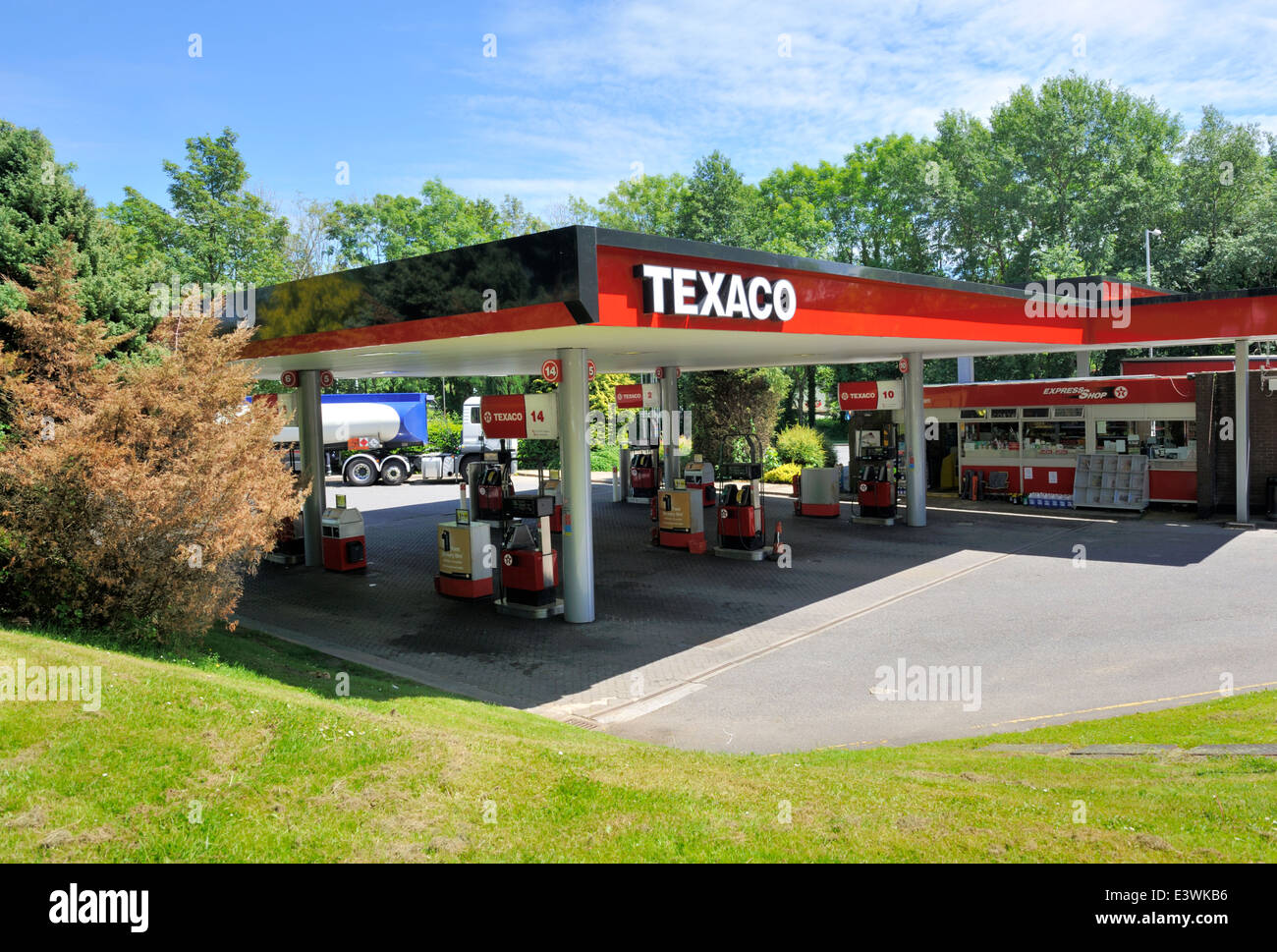 Benzine station -Fotos und -Bildmaterial in hoher Auflösung – Alamy