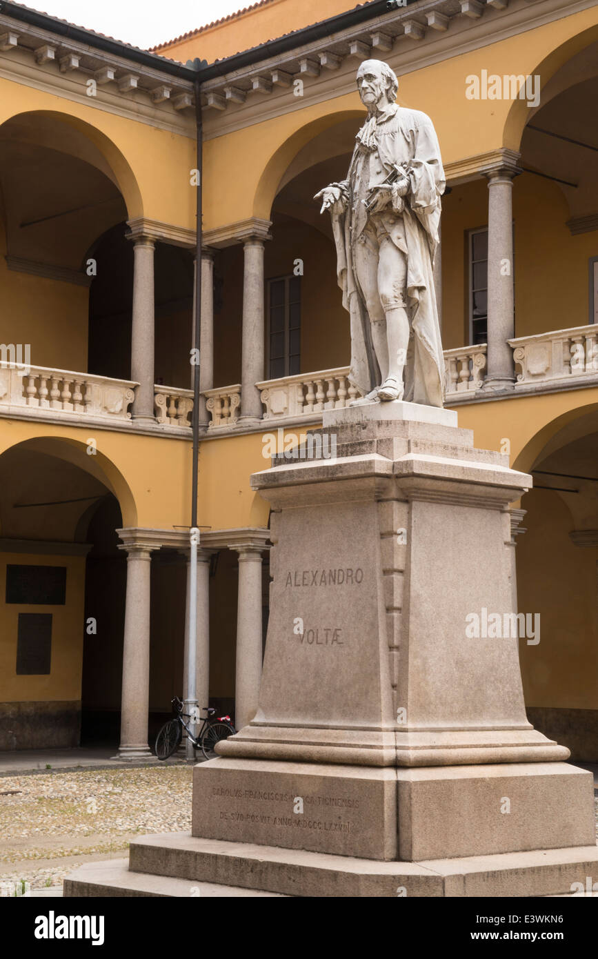 Statue alessandro volta university pavia -Fotos und -Bildmaterial in ...