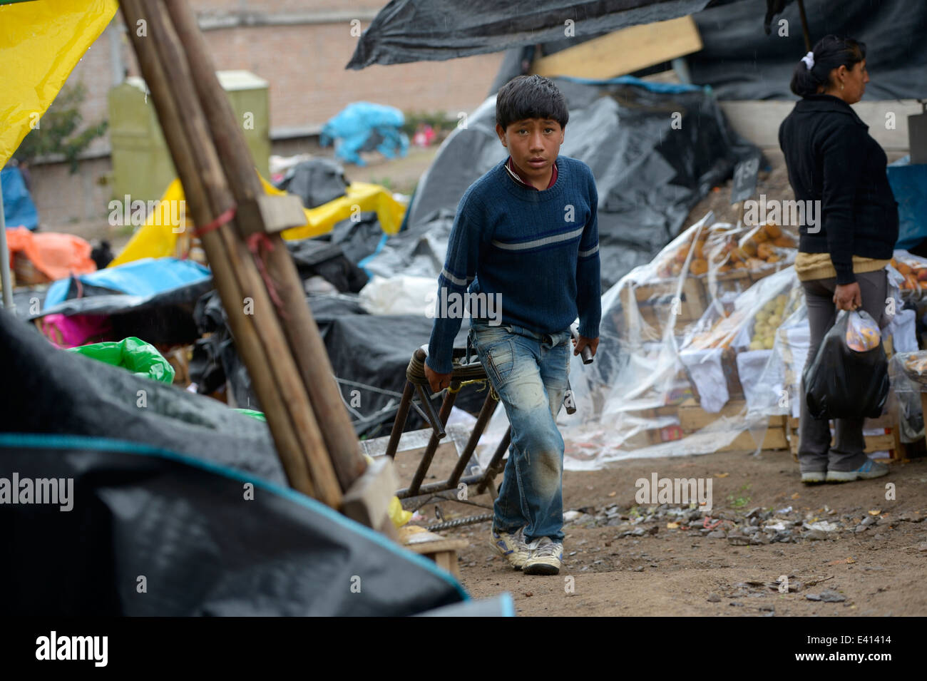 Child labour peru -Fotos und -Bildmaterial in hoher Auflösung – Alamy
