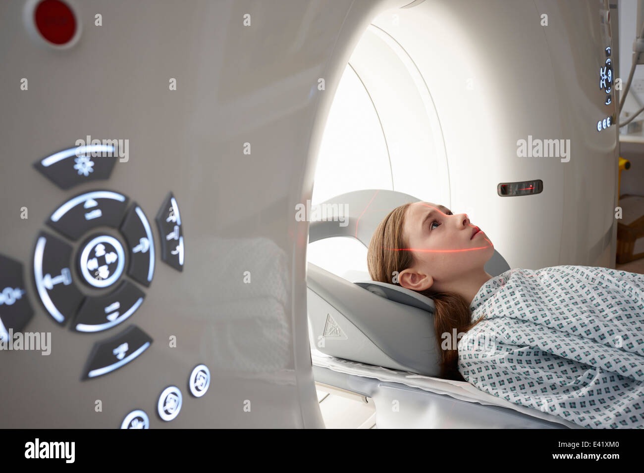 Ct scan child -Fotos und -Bildmaterial in hoher Auflösung – Alamy