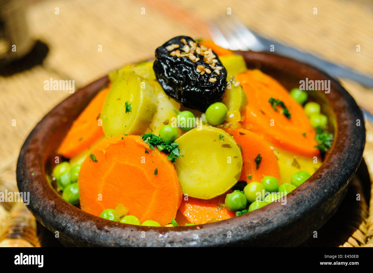 Marokkanische Tajine Lamm Aprikose Und Pflaume Stockfotografie Alamy marokkanische-tajine-lamm-aprikose-und-pflaume-stockfotografie-alamy