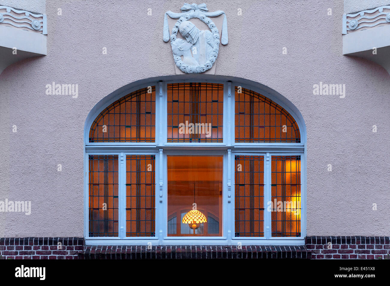Jugendstil fenster -Fotos und -Bildmaterial in hoher Auflösung – Alamy