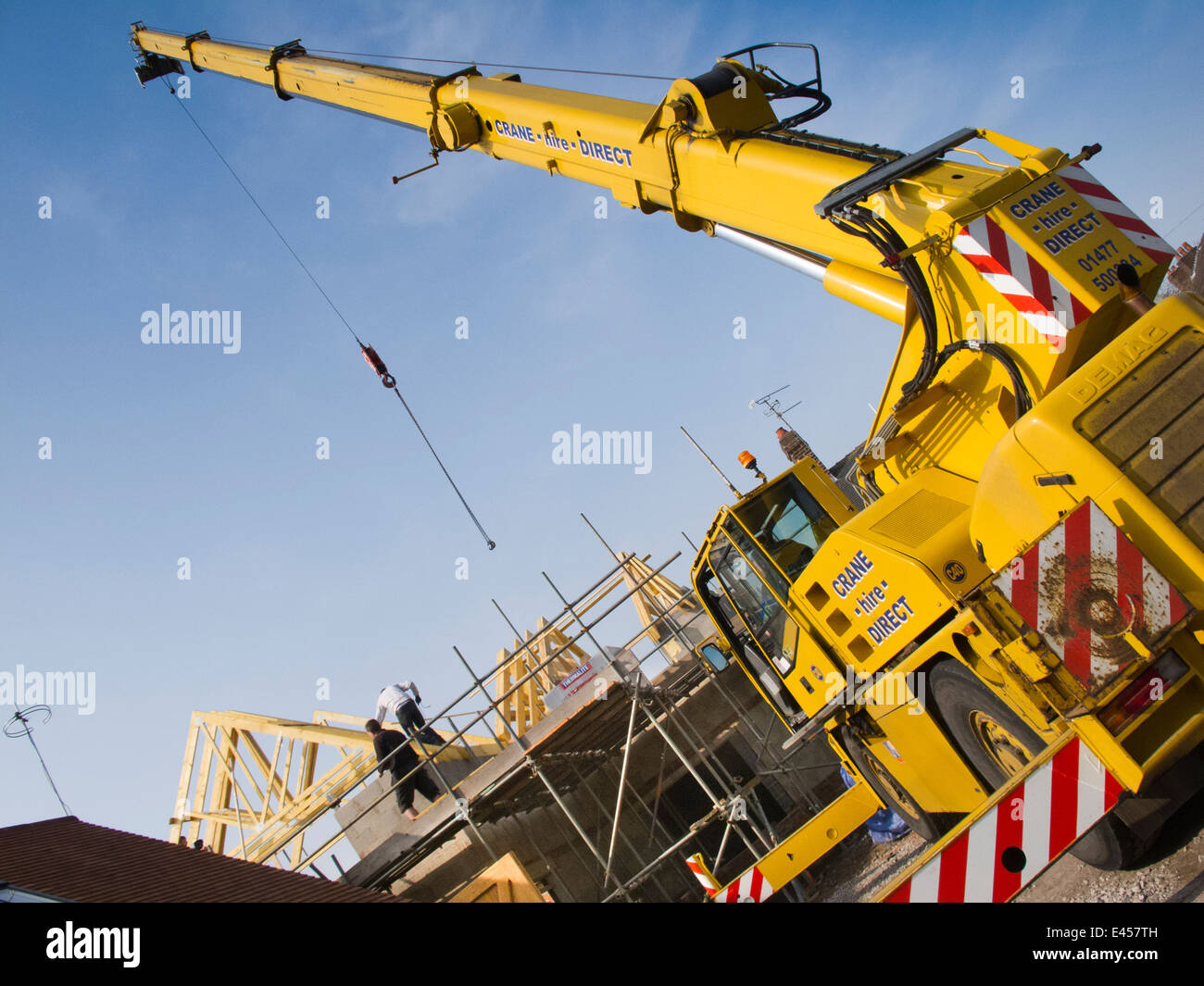 selbst Haus bauen, Bau, Dach, Dach anheben Traversen in Position mit ...