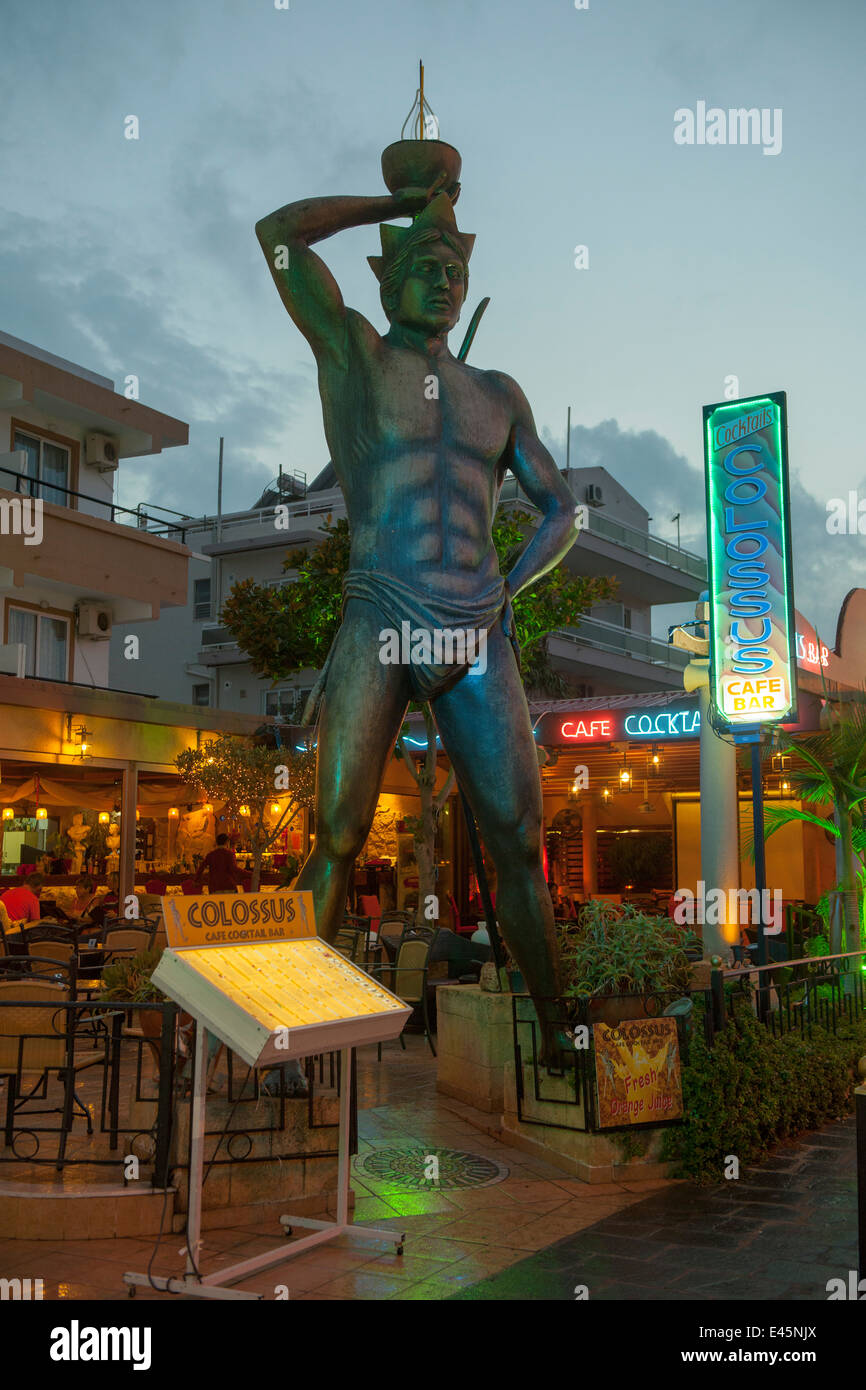 Griechenland, Rhodos, Faliraki, Koloss von Rhodos Vor der Koloss Cafe ...