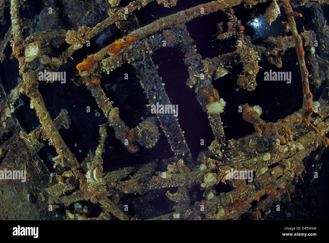 Die Decke des zerstörten Rohöl Super-Tanker "Amoco Milford Haven", an ...