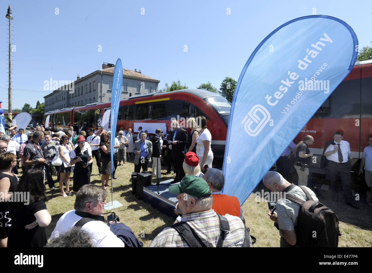Die Eisenbahn zwischen Dolni Pustevna (im Bild) in Decin Region und ...