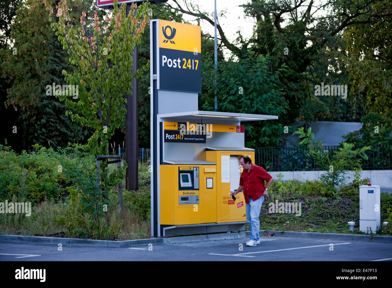 German parcel service -Fotos und -Bildmaterial in hoher Auflösung – Alamy