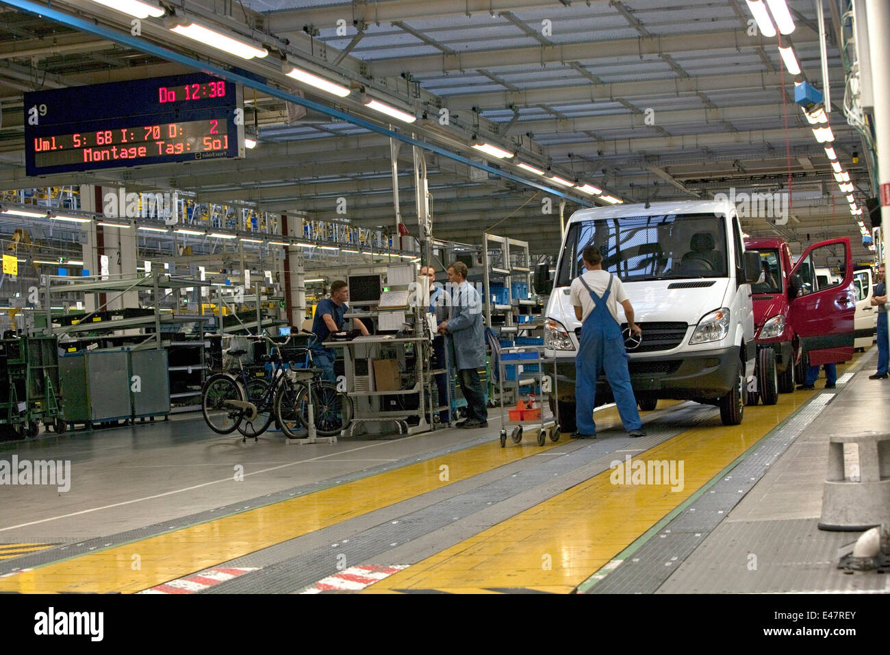 Mercedes benz fertigung -Fotos und -Bildmaterial in hoher Auflösung – Alamy