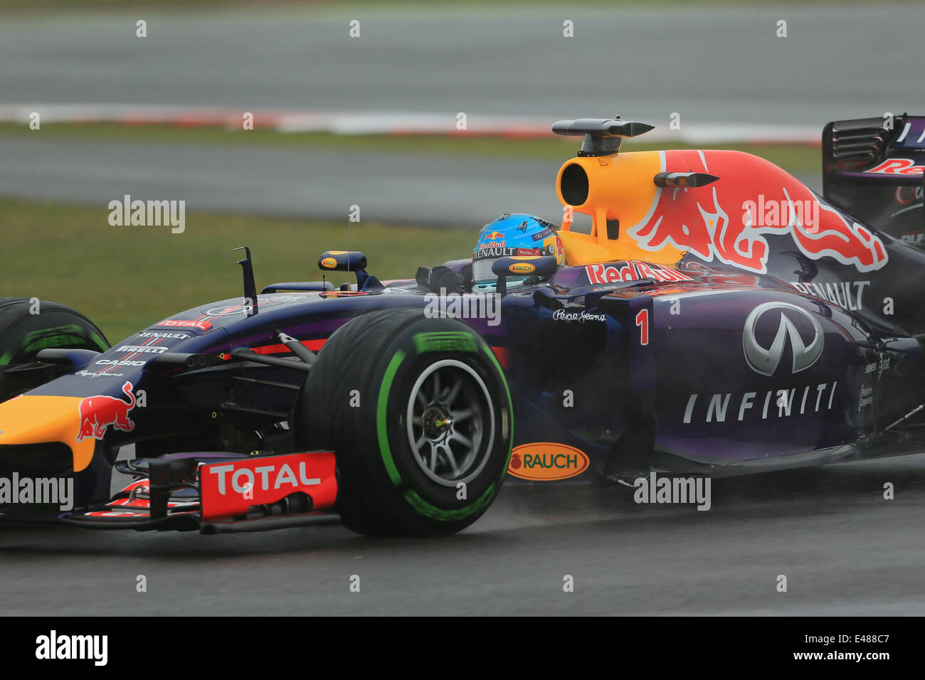 Red bull racing rb10 von sebastian vettel -Fotos und -Bildmaterial in ...