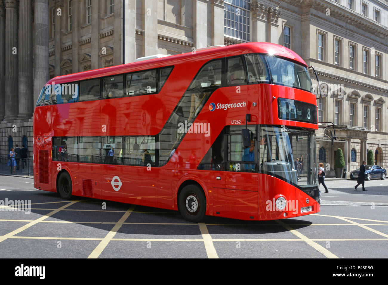Neue Routemaster Boris Bus betrieben Stagecoach überquert eine ...