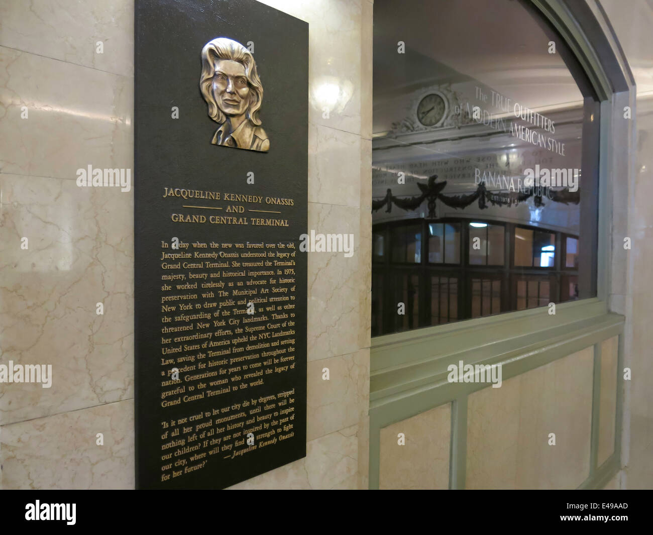 Jacqueline Kennedy Onassis Plaque und Foyer, Grand Central Terminal ...