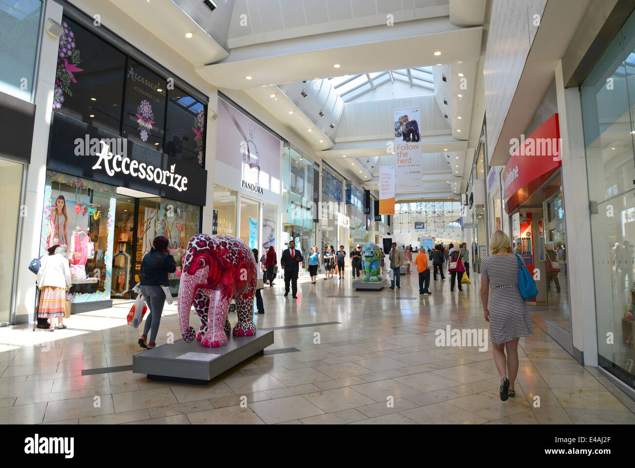 Intu uxbridge -Fotos und -Bildmaterial in hoher Auflösung – Alamy
