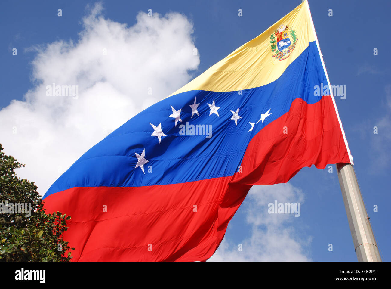 Flagge rot mit gelben sternen -Fotos und -Bildmaterial in hoher ...