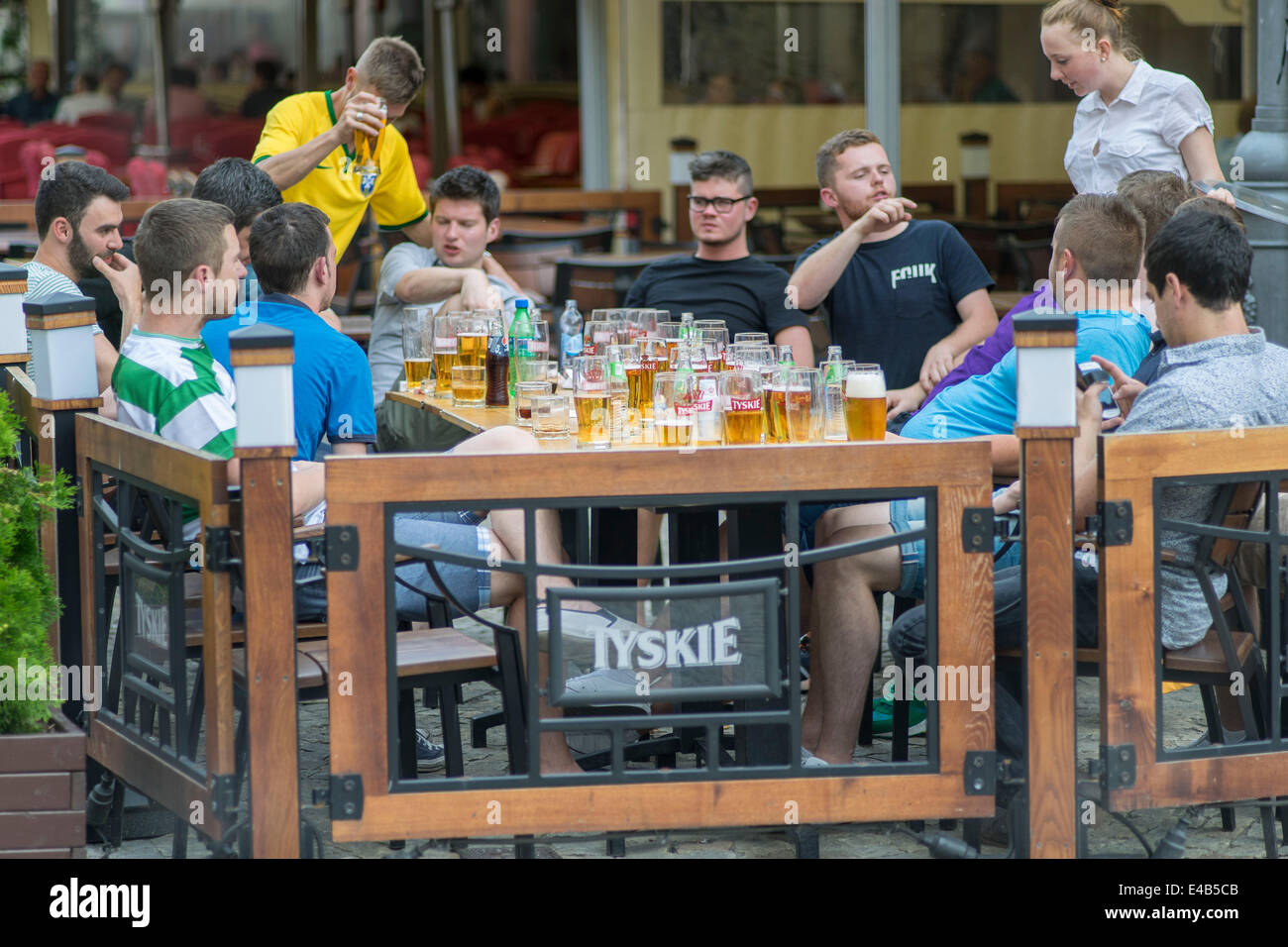 Drunk Men Stockfotos & Drunk Men Bilder - Alamy