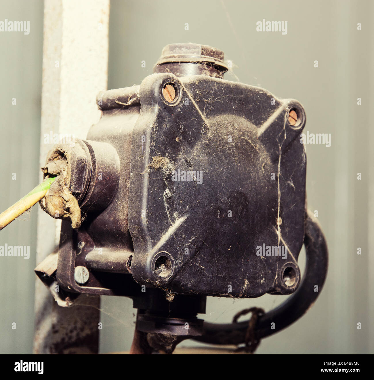 Old electricity junction box -Fotos und -Bildmaterial in hoher ...