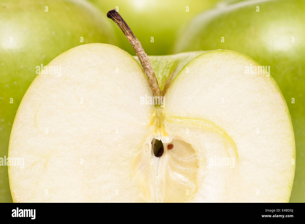 Goldener köstlicher apfel -Fotos und -Bildmaterial in hoher Auflösung ...