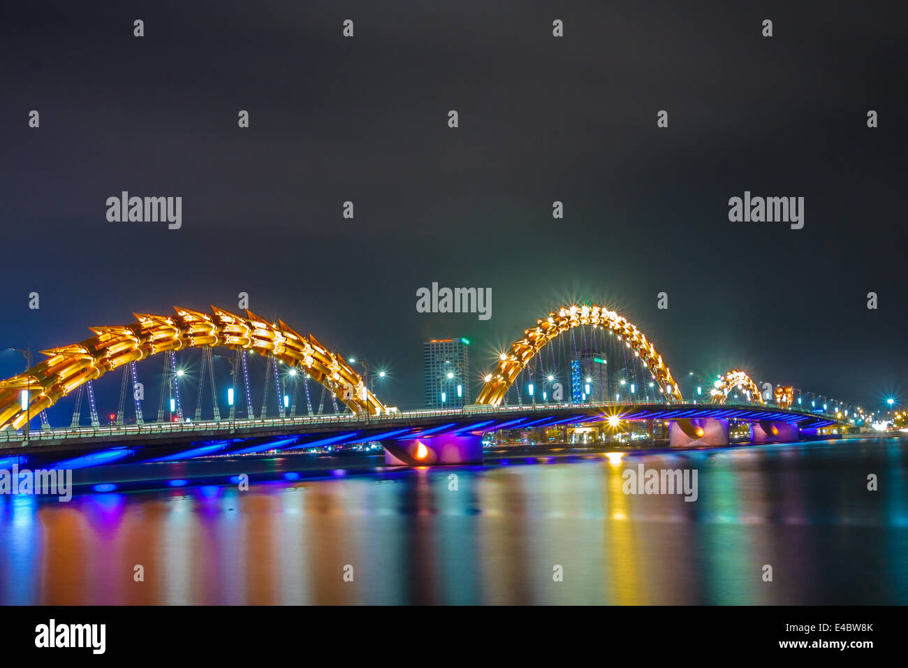 Dragon river bridge da nang vietnam -Fotos und -Bildmaterial in hoher ...